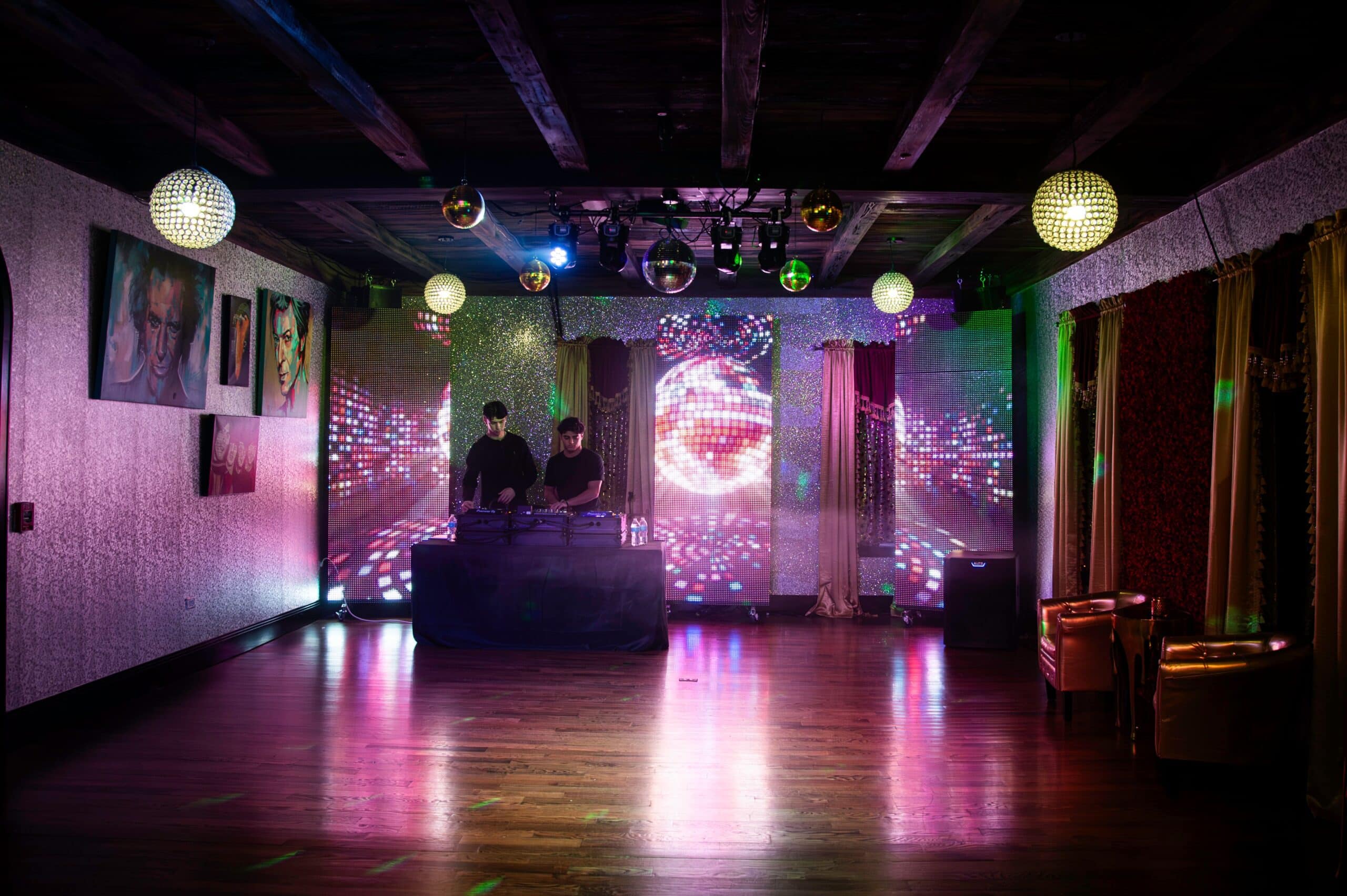 Host a Party - Studio 64 - Onesti Entertainment